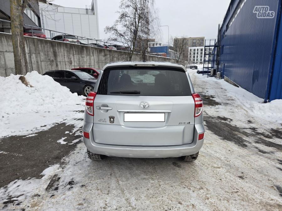 Pelēks Toyota RAV4 2010 Ukmergė, ar dzinēja tilpumu 2.20 L un nobraukumu 207 tūkst. km par 5500 €, foto 5 vietnē AUTOMOTO.COM.LV