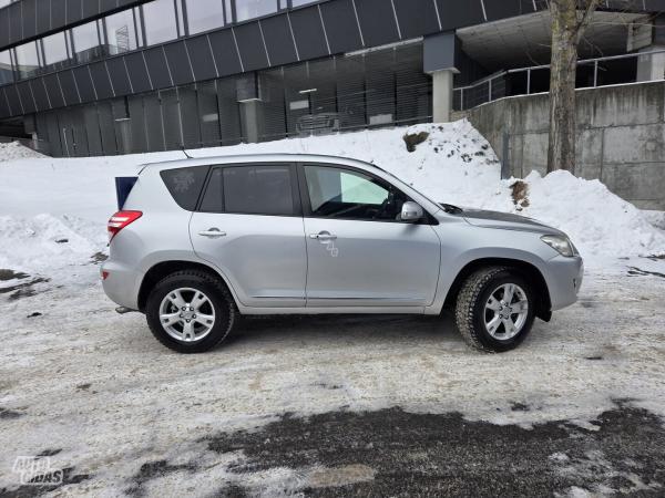 Pelēks Toyota RAV4 2010 Ukmergė, ar dzinēja tilpumu 2.20 L un nobraukumu 207 tūkst. km par 5500 €, foto 7 vietnē AUTOMOTO.COM.LV