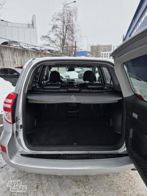 Pelēks Toyota RAV4 2010 Ukmergė, ar dzinēja tilpumu 2.20 L un nobraukumu 207 tūkst. km par 5500 €, foto 32 vietnē AUTOMOTO.COM.LV