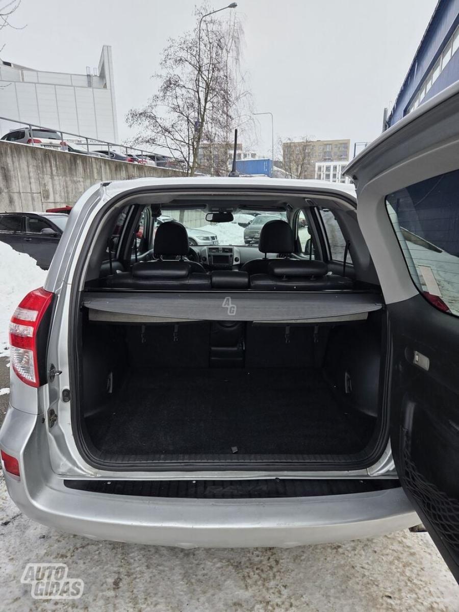 Pelēks Toyota RAV4 2010 Ukmergė, ar dzinēja tilpumu 2.20 L un nobraukumu 207 tūkst. km par 5500 €, foto 32 vietnē AUTOMOTO.COM.LV