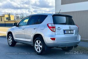 Grey Toyota RAV4 2010 in Tallinn, with an engine capacity of 2.20 L and mileage of 127 thousand km for 9995 €, photo 2 on AUTOMOTO.COM.LV
