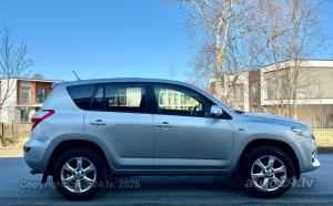 Grey Toyota RAV4 2010 in Tallinn, with an engine capacity of 2.20 L and mileage of 127 thousand km for 9995 €, photo 3 on AUTOMOTO.COM.LV