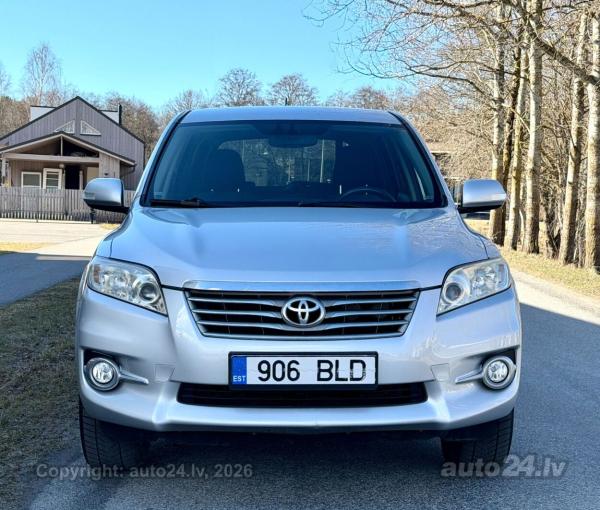 Pelēks Toyota RAV4 2010 Tallina, ar dzinēja tilpumu 2.20 L un nobraukumu 127 tūkst. km par 9995 €, foto 4 vietnē AUTOMOTO.COM.LV
