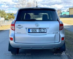 Grey Toyota RAV4 2010 in Tallinn, with an engine capacity of 2.20 L and mileage of 127 thousand km for 9995 €, photo 5 on AUTOMOTO.COM.LV