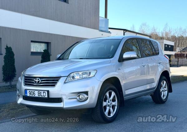 Pelēks Toyota RAV4 2010 Tallina, ar dzinēja tilpumu 2.20 L un nobraukumu 127 tūkst. km par 9995 €, foto 6 vietnē AUTOMOTO.COM.LV