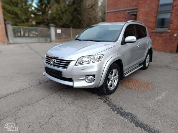 Grey Toyota RAV4 2010 in Panevezys, with an engine capacity of 2.20 L and mileage of 182 thousand km for 6650 €, photo 2 on AUTOMOTO.COM.LV