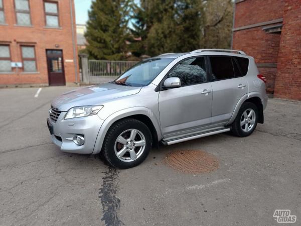 Grey Toyota RAV4 2010 in Panevezys, with an engine capacity of 2.20 L and mileage of 182 thousand km for 6650 €, photo 8 on AUTOMOTO.COM.LV