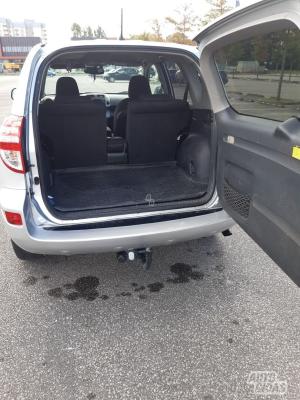 Pelēks Toyota RAV4 2010 Klaipėda, ar dzinēja tilpumu 2.20 L un nobraukumu 250 tūkst. km par 9500 €, foto 6 vietnē AUTOMOTO.COM.LV