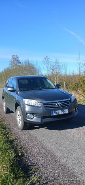 Pelēks Toyota RAV4 2010 Tallina, ar dzinēja tilpumu 2.20 L un nobraukumu 285 tūkst. km par 4899 €, foto  vietnē AUTOMOTO.COM.LV
