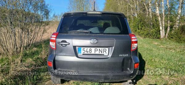 Pelēks Toyota RAV4 2010 Tallina, ar dzinēja tilpumu 2.20 L un nobraukumu 285 tūkst. km par 4899 €, foto 9 vietnē AUTOMOTO.COM.LV