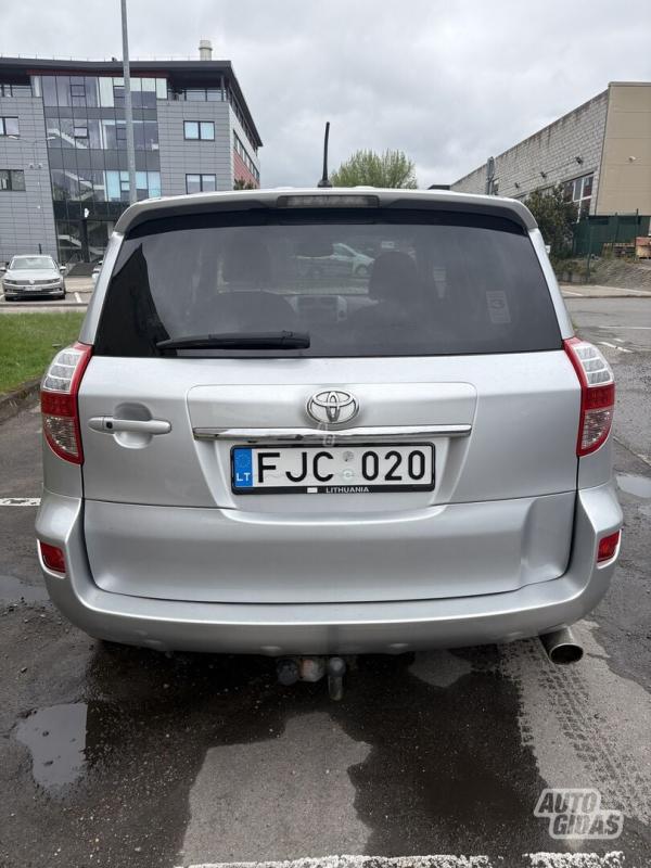 Grey Toyota RAV4 2010 in Vilnius, with an engine capacity of 2.20 L and mileage of 262 thousand km for 5000 €, photo 2 on AUTOMOTO.COM.LV