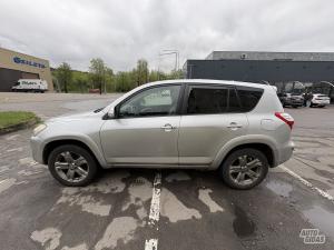 Pelēks Toyota RAV4 2010 Viļņa, ar dzinēja tilpumu 2.20 L un nobraukumu 262 tūkst. km par 5000 €, foto 6 vietnē AUTOMOTO.COM.LV