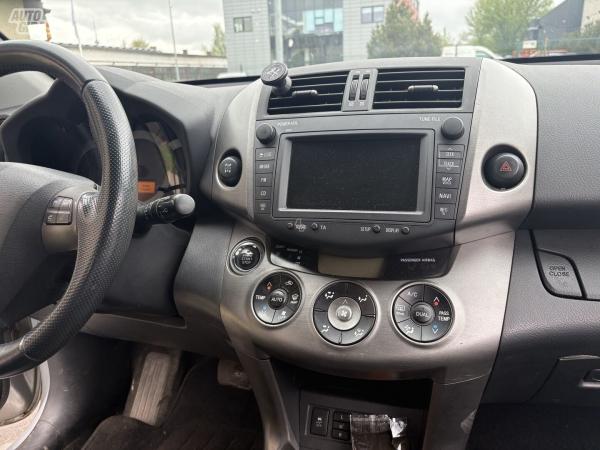 Grey Toyota RAV4 2010 in Vilnius, with an engine capacity of 2.20 L and mileage of 262 thousand km for 5000 €, photo 8 on AUTOMOTO.COM.LV