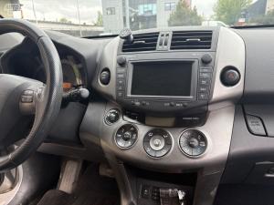 Pelēks Toyota RAV4 2010 Viļņa, ar dzinēja tilpumu 2.20 L un nobraukumu 262 tūkst. km par 5000 €, foto 9 vietnē AUTOMOTO.COM.LV