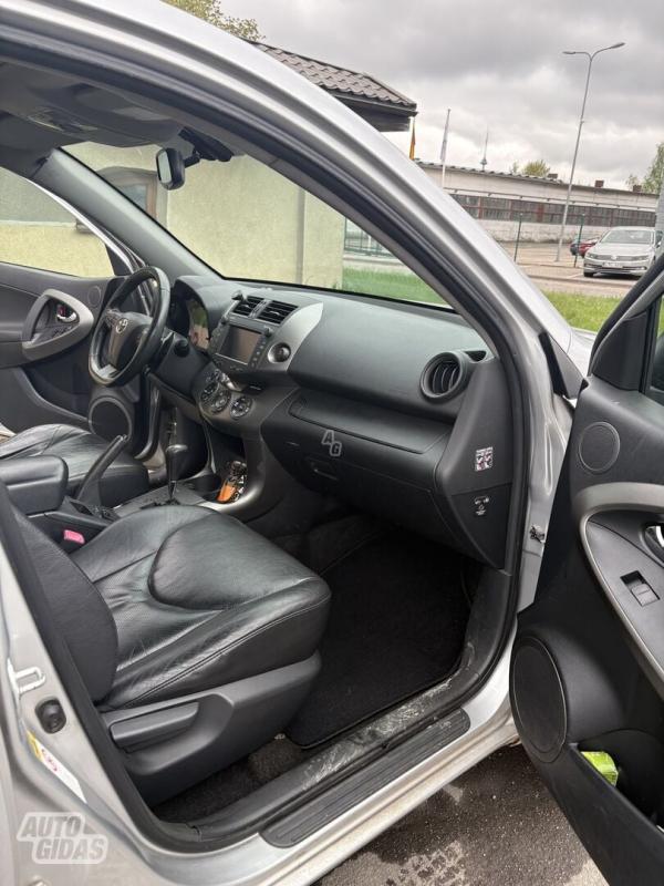 Grey Toyota RAV4 2010 in Vilnius, with an engine capacity of 2.20 L and mileage of 262 thousand km for 5000 €, photo 9 on AUTOMOTO.COM.LV