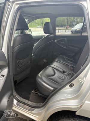 Pelēks Toyota RAV4 2010 Viļņa, ar dzinēja tilpumu 2.20 L un nobraukumu 262 tūkst. km par 5000 €, foto 13 vietnē AUTOMOTO.COM.LV