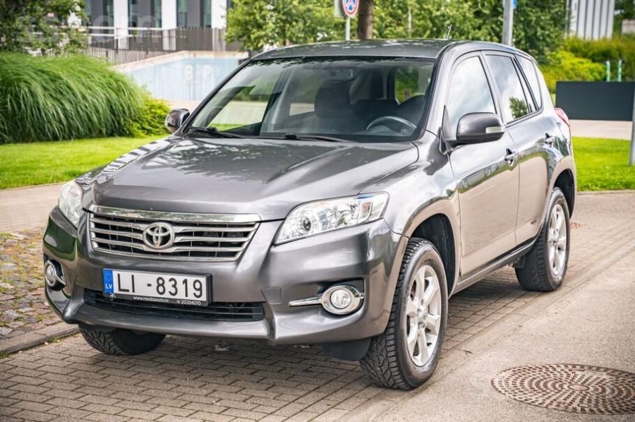 Pelēks Toyota RAV4 2010 Rīga, ar dzinēja tilpumu 2.20 L un nobraukumu 268 tūkst. km par 5990 €, foto 1 vietnē AUTOMOTO.COM.LV