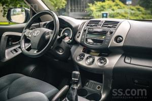 Pelēks Toyota RAV4 2010 Rīga, ar dzinēja tilpumu 2.20 L un nobraukumu 268 tūkst. km par 5990 €, foto 8 vietnē AUTOMOTO.COM.LV