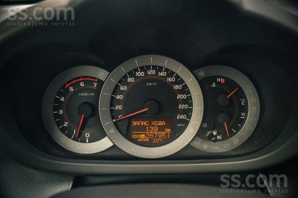 Pelēks Toyota RAV4 2010 Rīga, ar dzinēja tilpumu 2.20 L un nobraukumu 268 tūkst. km par 5990 €, foto 9 vietnē AUTOMOTO.COM.LV