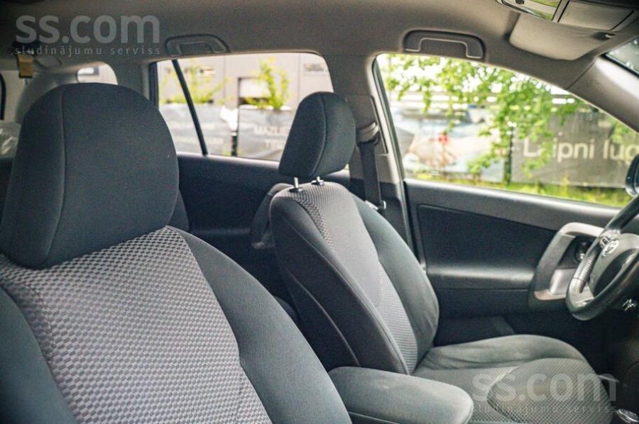 Pelēks Toyota RAV4 2010 Rīga, ar dzinēja tilpumu 2.20 L un nobraukumu 268 tūkst. km par 5990 €, foto 14 vietnē AUTOMOTO.COM.LV