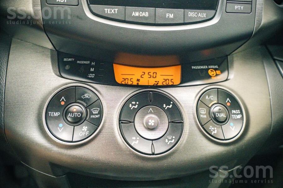 Pelēks Toyota RAV4 2010 Rīga, ar dzinēja tilpumu 2.20 L un nobraukumu 268 tūkst. km par 5990 €, foto 16 vietnē AUTOMOTO.COM.LV