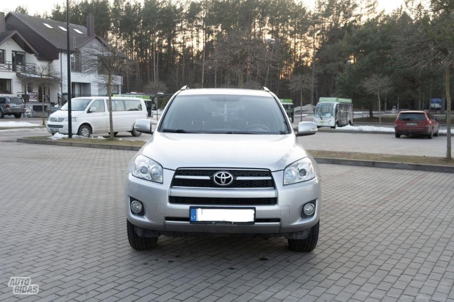 Pelēks Toyota RAV4 2010 Kauņa, ar dzinēja tilpumu 2.20 L un nobraukumu 266 tūkst. km par 5900 €, foto 3 vietnē AUTOMOTO.COM.LV
