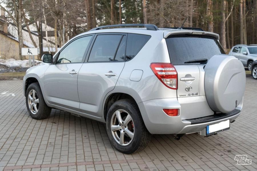 Pelēks Toyota RAV4 2010 Kauņa, ar dzinēja tilpumu 2.20 L un nobraukumu 266 tūkst. km par 5900 €, foto 14 vietnē AUTOMOTO.COM.LV