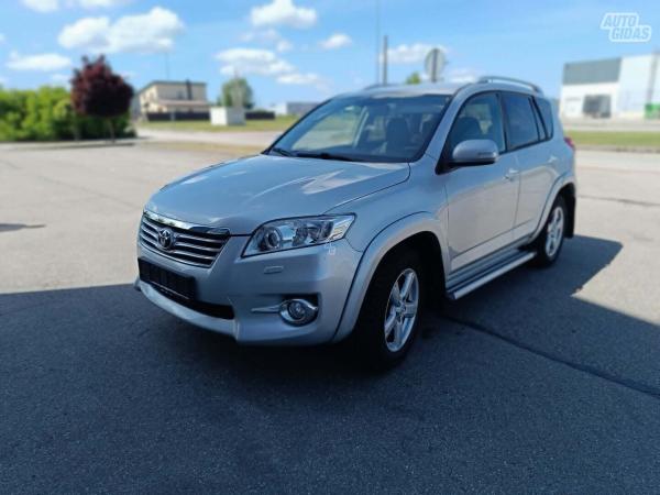 Grey Toyota RAV4 2010 in Panevezys, with an engine capacity of 2.20 L and mileage of 183 thousand km for 6650 €, photo 1 on AUTOMOTO.COM.LV