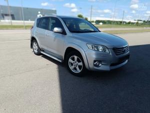 Pelēks Toyota RAV4 2010 Panevēža, ar dzinēja tilpumu 2.20 L un nobraukumu 183 tūkst. km par 6650 €, foto 4 vietnē AUTOMOTO.COM.LV