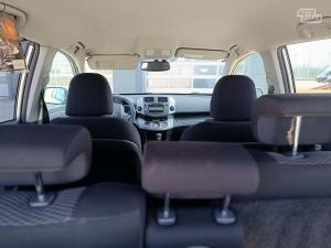 Pelēks Toyota RAV4 2010 Panevēža, ar dzinēja tilpumu 2.20 L un nobraukumu 183 tūkst. km par 6650 €, foto 6 vietnē AUTOMOTO.COM.LV