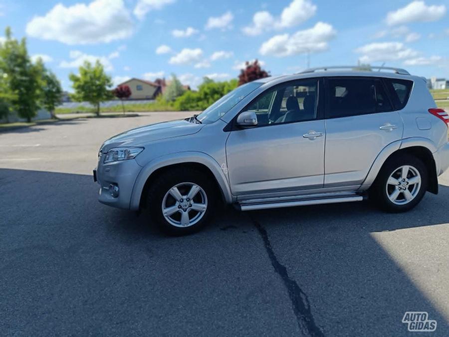 Pelēks Toyota RAV4 2010 Panevēža, ar dzinēja tilpumu 2.20 L un nobraukumu 183 tūkst. km par 6650 €, foto 7 vietnē AUTOMOTO.COM.LV