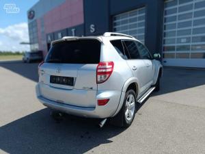 Pelēks Toyota RAV4 2010 Panevēža, ar dzinēja tilpumu 2.20 L un nobraukumu 183 tūkst. km par 6650 €, foto 9 vietnē AUTOMOTO.COM.LV