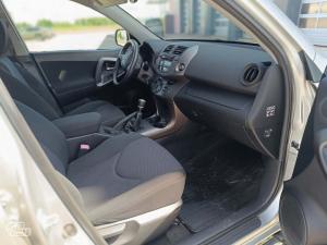 Pelēks Toyota RAV4 2010 Panevēža, ar dzinēja tilpumu 2.20 L un nobraukumu 183 tūkst. km par 6650 €, foto 10 vietnē AUTOMOTO.COM.LV