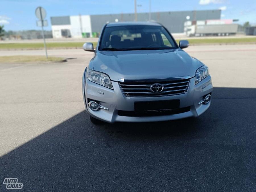 Pelēks Toyota RAV4 2010 Panevēža, ar dzinēja tilpumu 2.20 L un nobraukumu 183 tūkst. km par 6650 €, foto 12 vietnē AUTOMOTO.COM.LV