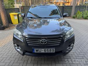 Pelēks Toyota RAV4 2010 Rīga, ar dzinēja tilpumu 2.20 L un nobraukumu 197 tūkst. km par 5490 €, foto 3 vietnē AUTOMOTO.COM.LV