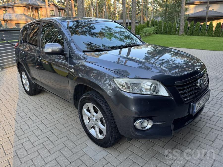Pelēks Toyota RAV4 2010 Rīga, ar dzinēja tilpumu 2.20 L un nobraukumu 197 tūkst. km par 5490 €, foto 4 vietnē AUTOMOTO.COM.LV