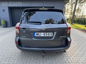 Pelēks Toyota RAV4 2010 Rīga, ar dzinēja tilpumu 2.20 L un nobraukumu 197 tūkst. km par 5490 €, foto 7 vietnē AUTOMOTO.COM.LV