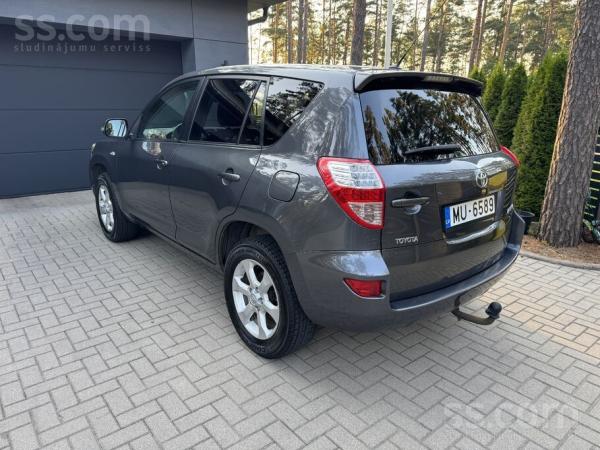 Pelēks Toyota RAV4 2010 Rīga, ar dzinēja tilpumu 2.20 L un nobraukumu 197 tūkst. km par 5490 €, foto 7 vietnē AUTOMOTO.COM.LV