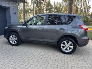 Pelēks Toyota RAV4 2010 Rīga, ar dzinēja tilpumu 2.20 L un nobraukumu 197 tūkst. km par 5490 €, foto 9 vietnē AUTOMOTO.COM.LV