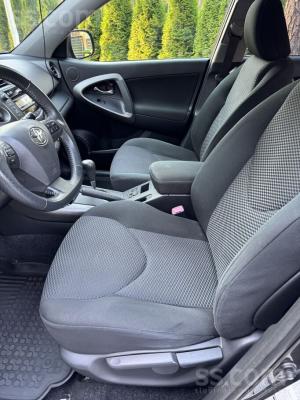 Pelēks Toyota RAV4 2010 Rīga, ar dzinēja tilpumu 2.20 L un nobraukumu 197 tūkst. km par 5490 €, foto 15 vietnē AUTOMOTO.COM.LV