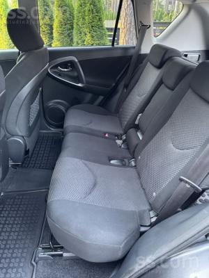 Pelēks Toyota RAV4 2010 Rīga, ar dzinēja tilpumu 2.20 L un nobraukumu 197 tūkst. km par 5490 €, foto 17 vietnē AUTOMOTO.COM.LV