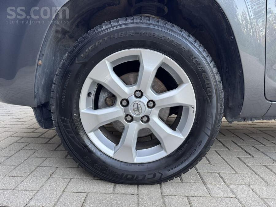 Pelēks Toyota RAV4 2010 Rīga, ar dzinēja tilpumu 2.20 L un nobraukumu 197 tūkst. km par 5490 €, foto 25 vietnē AUTOMOTO.COM.LV
