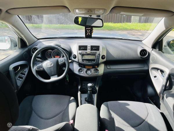 Grey Toyota RAV4 2010 in Trakai, with an engine capacity of 2.23 L and mileage of 345 thousand km for 3650 €, photo 7 on AUTOMOTO.COM.LV
