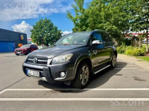 Grey Toyota RAV4 2010 in Riga, with an engine capacity of 2.20 L and mileage of 340 thousand km for 6500 €, photo  on AUTOMOTO.COM.LV