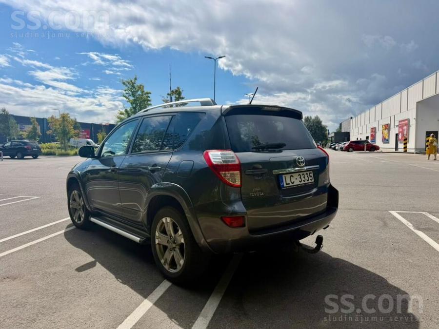 Pelēks Toyota RAV4 2010 Rīga, ar dzinēja tilpumu 2.20 L un nobraukumu 340 tūkst. km par 6500 €, foto 4 vietnē AUTOMOTO.COM.LV