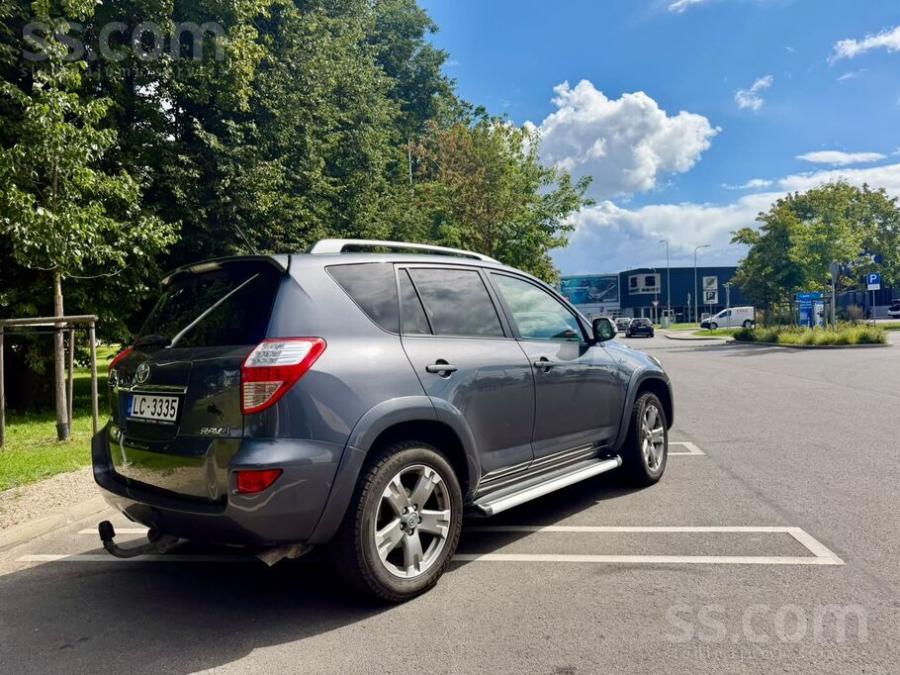 Pelēks Toyota RAV4 2010 Rīga, ar dzinēja tilpumu 2.20 L un nobraukumu 340 tūkst. km par 6500 €, foto 5 vietnē AUTOMOTO.COM.LV