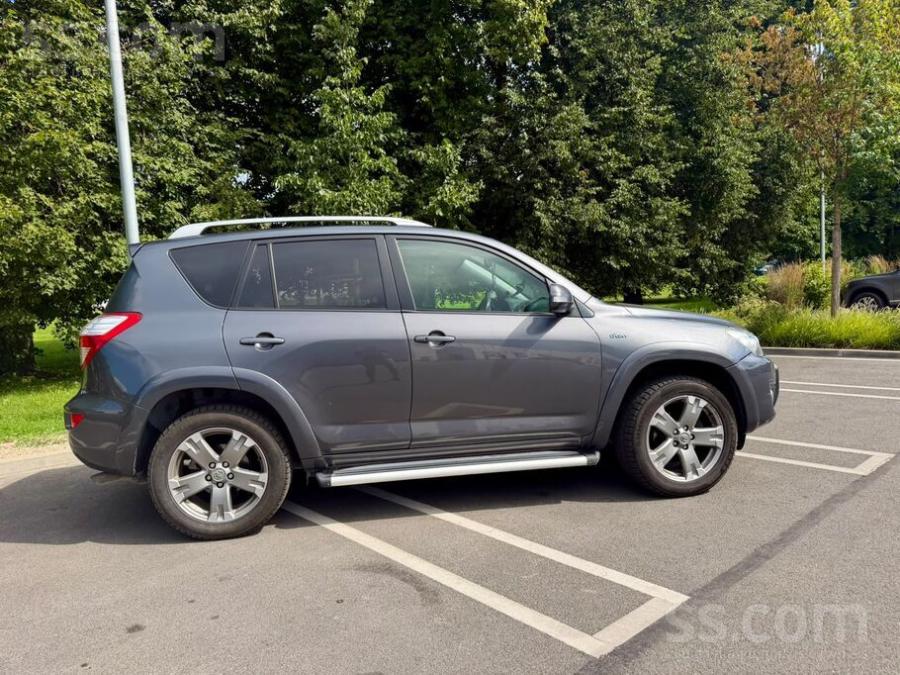 Pelēks Toyota RAV4 2010 Rīga, ar dzinēja tilpumu 2.20 L un nobraukumu 340 tūkst. km par 6500 €, foto 6 vietnē AUTOMOTO.COM.LV