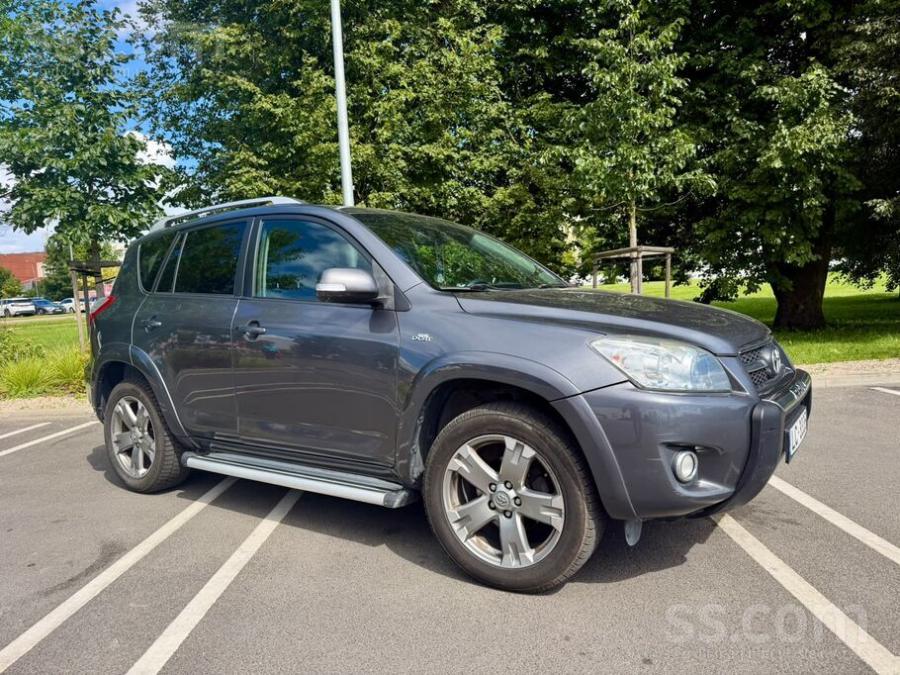 Pelēks Toyota RAV4 2010 Rīga, ar dzinēja tilpumu 2.20 L un nobraukumu 340 tūkst. km par 6500 €, foto 8 vietnē AUTOMOTO.COM.LV