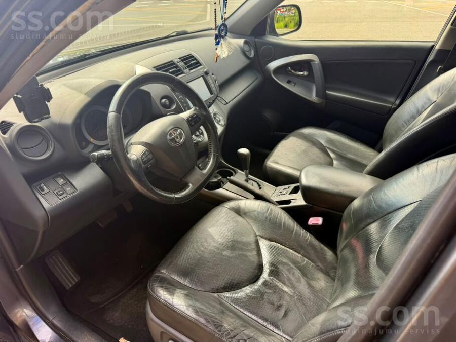 Pelēks Toyota RAV4 2010 Rīga, ar dzinēja tilpumu 2.20 L un nobraukumu 340 tūkst. km par 6500 €, foto 10 vietnē AUTOMOTO.COM.LV