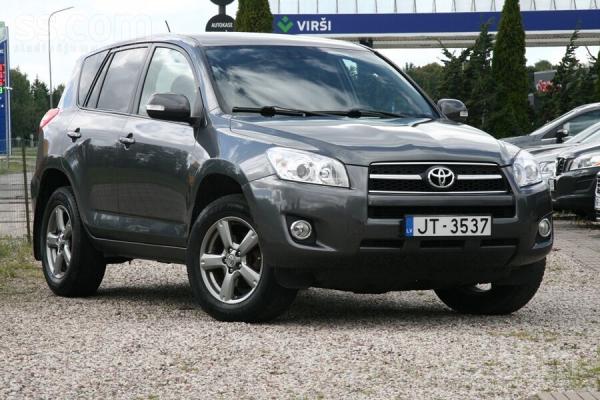Grey Toyota RAV4 2010 in Tukums, with an engine capacity of 2.20 L and mileage of 301 thousand km for 3790 €, photo 3 on AUTOMOTO.COM.LV